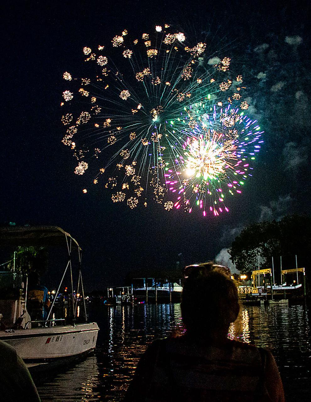Homosassa Fireworks Festival lights up the river with spectacular ...