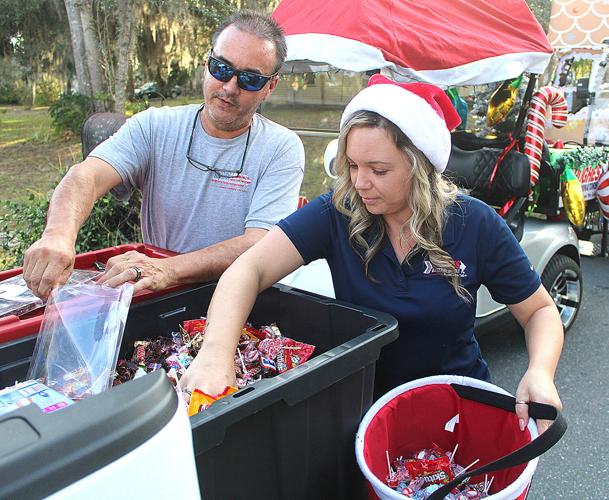 Thousands spread holiday cheer at annual Crystal River parade | Local ...