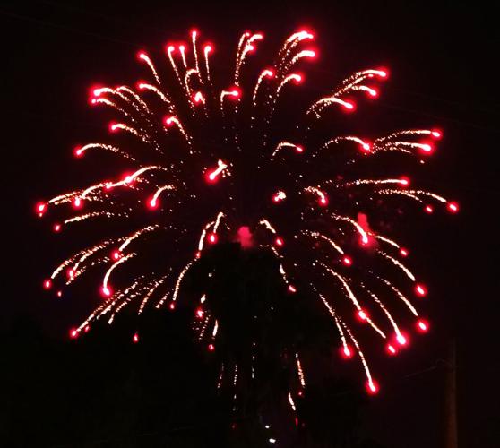 Rain doesn't delay Crystal River's fireworks display; most remain for ...