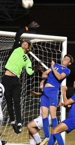 Trochez kicks Hurricanes past CR | Local Sports | chronicleonline.com