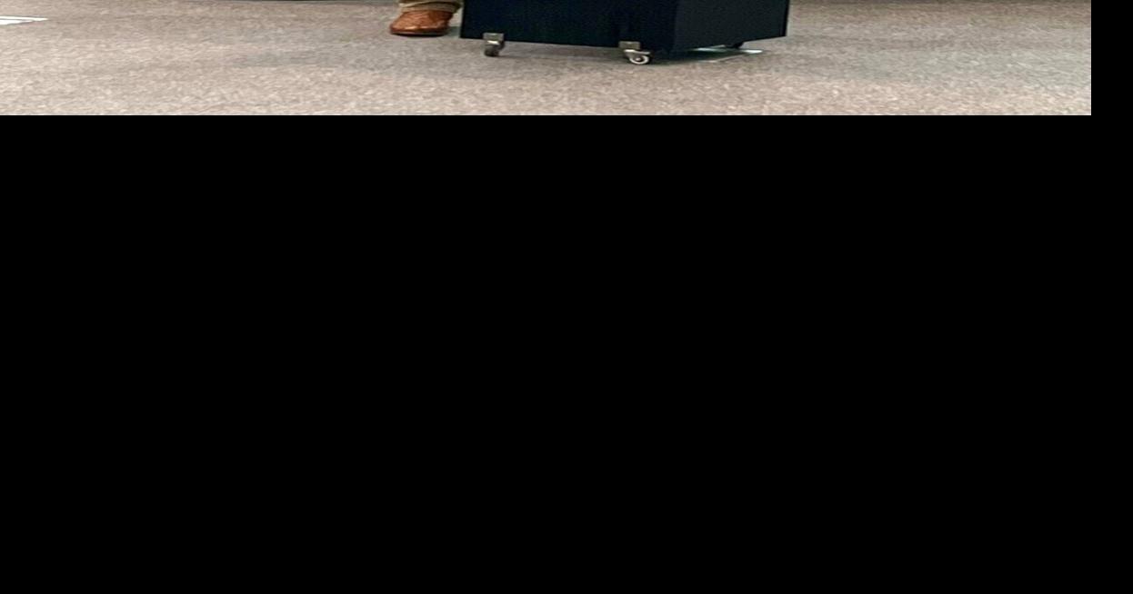 Clemons, Perry talk legislative session at Levy Co. Commission meeting ...