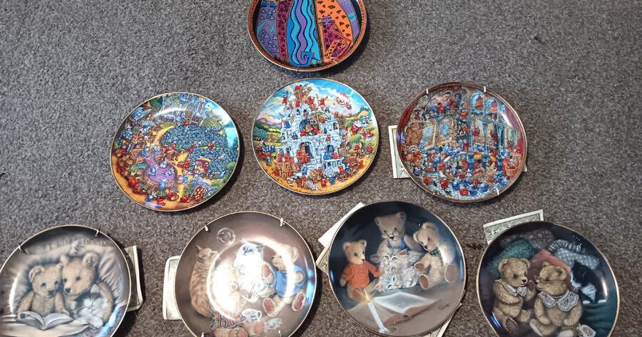 Sikorski's Attic: Looking at some pretty plates, hefty furniture | Home ...
