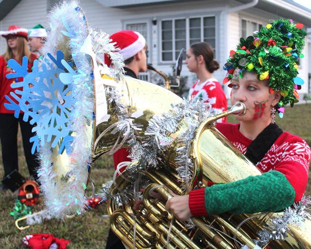 Thousands spread holiday cheer at annual Crystal River parade | Local ...