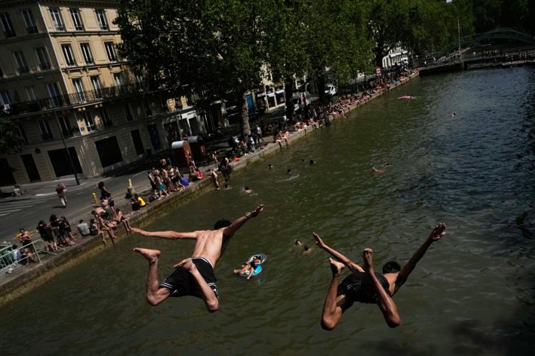 Europe's record heat has overwhelmed Paris mortuaries and left families ...