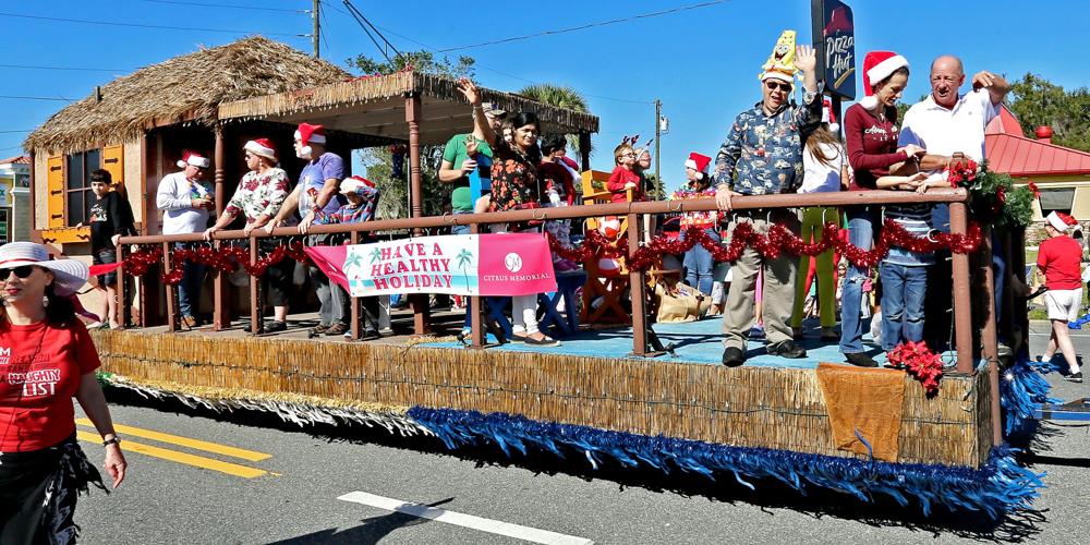 Inverness Christmas Parade soaks up sun, holiday cheer | Local News ...