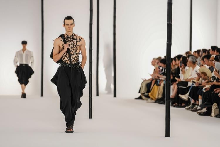 Gender-bending is now part of menswear. Paris runways show how ...