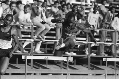 edwin moses steps between hurdles