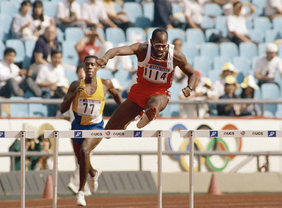 edwin moses steps between hurdles