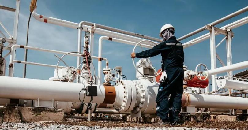 'How to blow up a pipeline' is required reading in OU class | Business ...