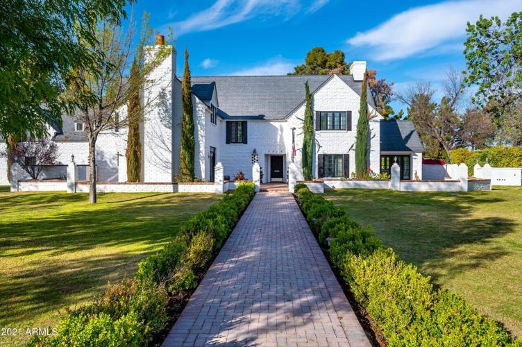 Explore the Grounds: 3303 N. Manor Dr. E., Phoenix | | citysuntimes.com