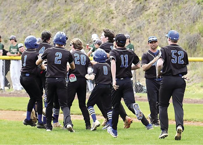Orofino Maniacs on to State after defeating Grangeville Bulldogs ...