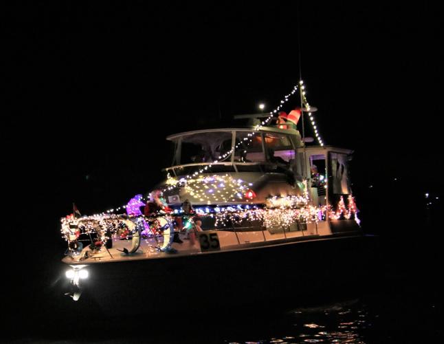 Christmas Boat Parade Lights Up Waterways | | coastalbreezenews.com