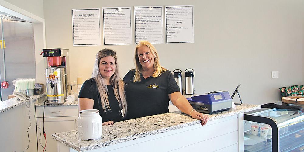 Marco Locals Open Lakeside Eatery | News | coastalbreezenews.com