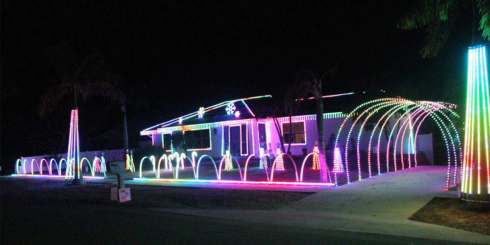 House Lightshow Wows Islanders | News | coastalbreezenews.com