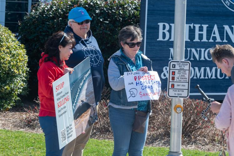 Wind presentation draws supporters, protestors | News | coastalpoint.com