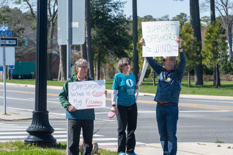 Wind presentation draws supporters, protestors | News | coastalpoint.com