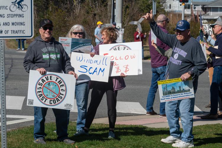 Wind presentation draws supporters, protestors | News | coastalpoint.com