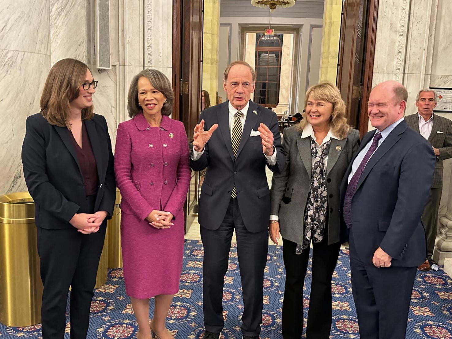 Carper says final goodbyes at Senate party | News | coastalpoint.com