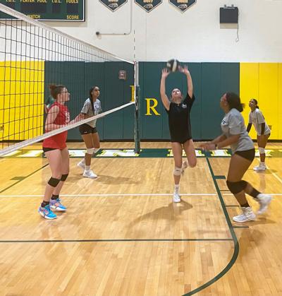 Volleyball team carries high hopes into season | Sports | coastalpoint.com