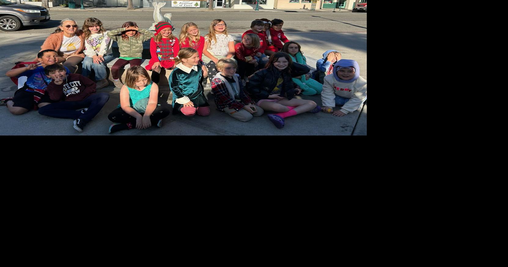 Elementary school students decorate tree with Carpinteria Beautiful ...