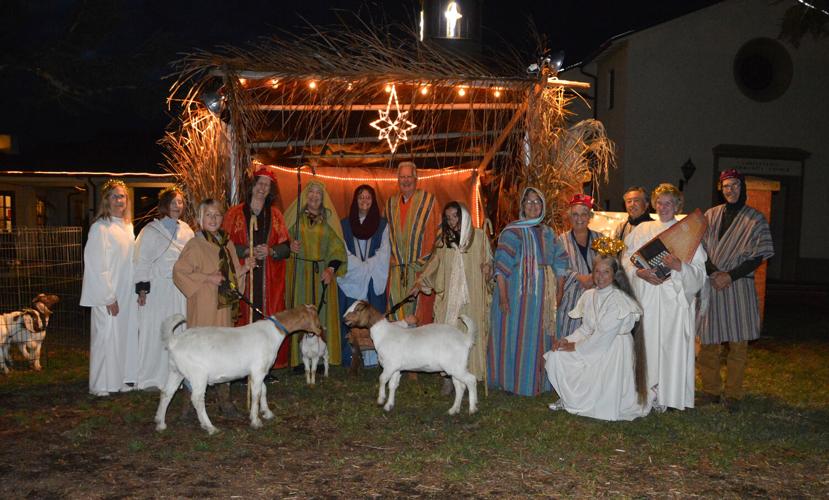 Canalino School rings in the holidays | News | coastalview.com