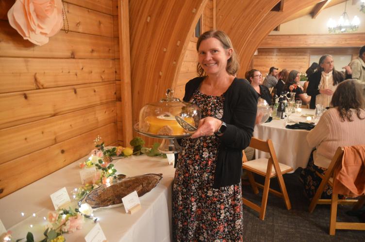 In Photos | Howard School auction collects $68k | News | coastalview.com