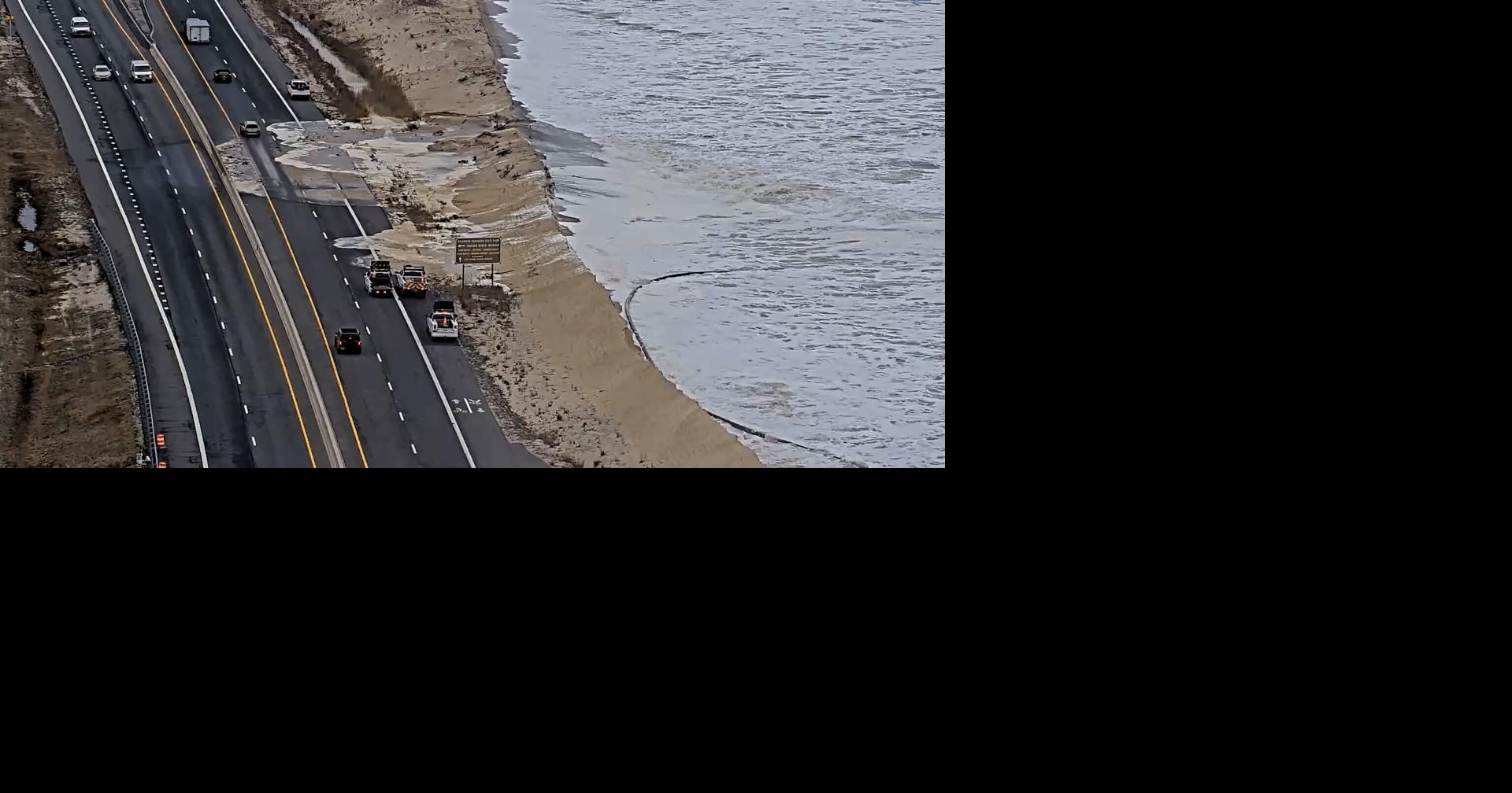 VIDEO: Waves breach dune at Indian River Inlet, flooding closes Route 1 ...