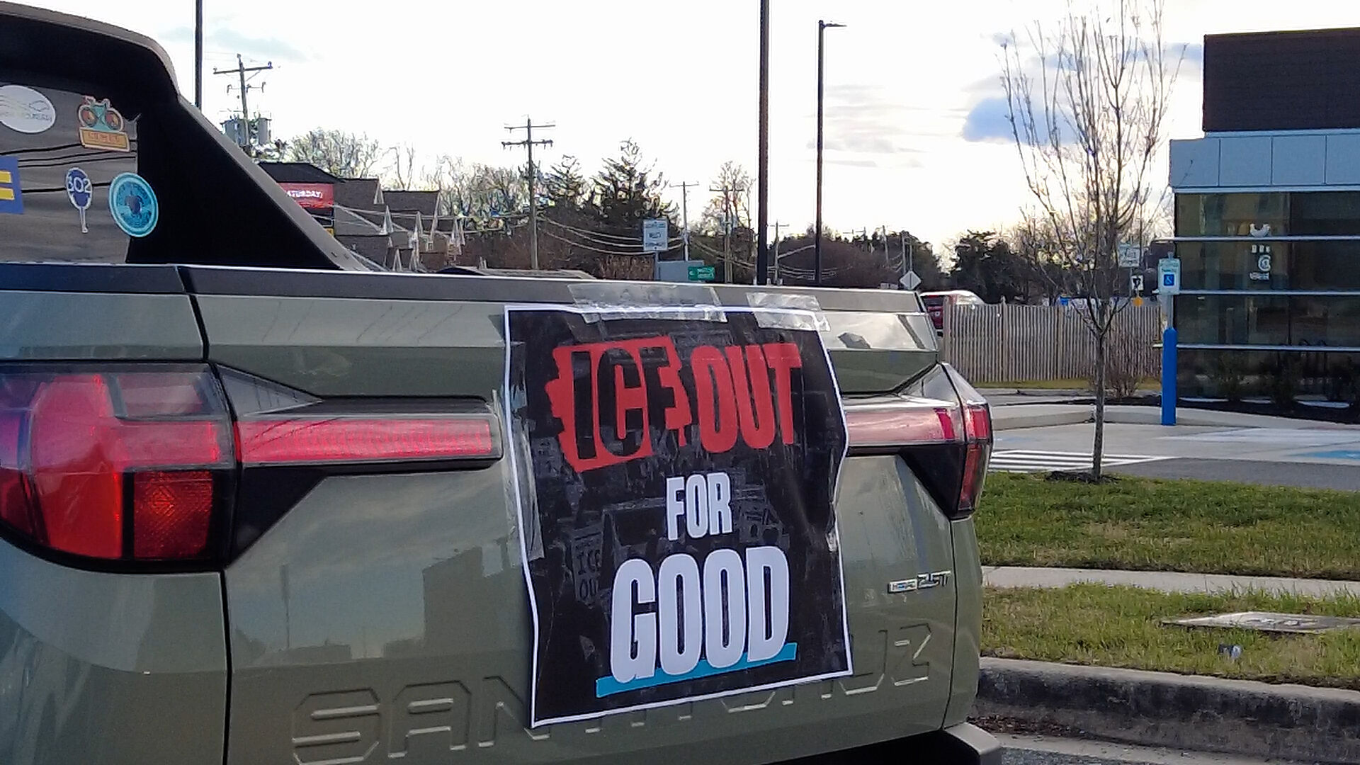 Delaware demonstrators hold car procession after Renee Nicole Good ...