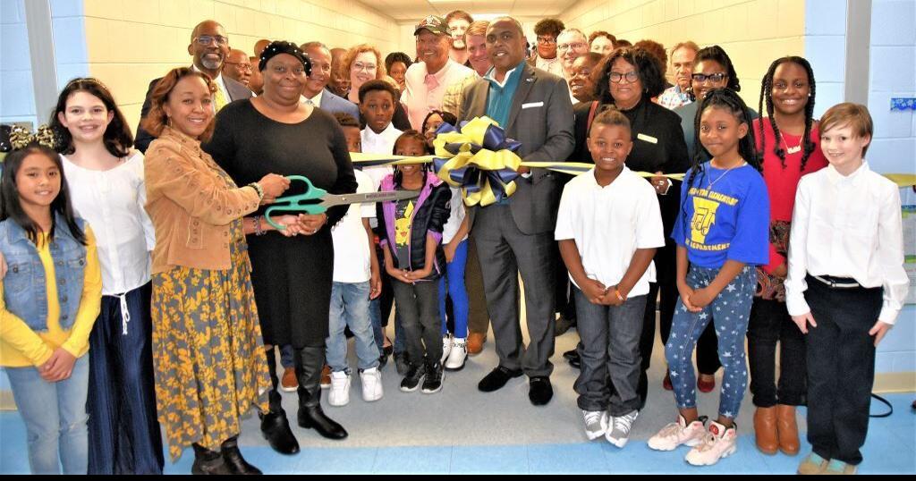 Carver-Lyon Elementary holds ribbon-cutting for language immersion ...