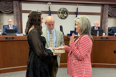 Lexington's first female mayor takes oath of office during historic ...