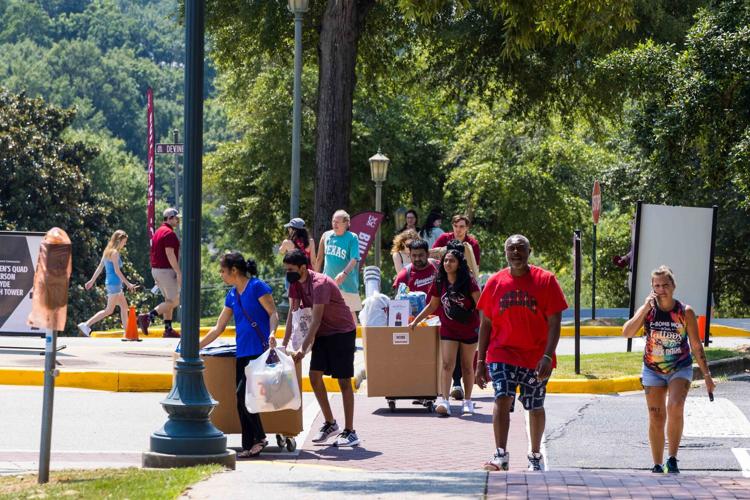 Photo Gallery: USC welcomes more students than ever before to campus ...