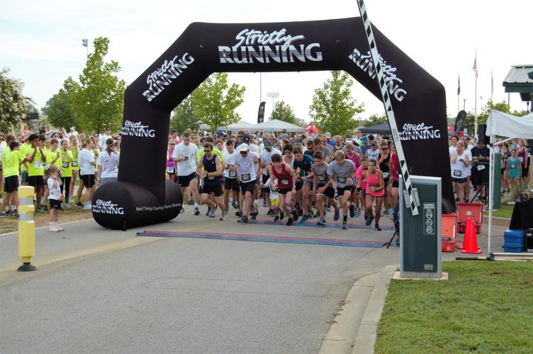 Record-setting crowd turns out for Parker and Haley at Hewitt ...