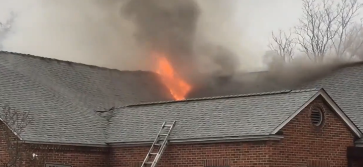 Fire crews pulled for fear of roof collapse at burning building ...