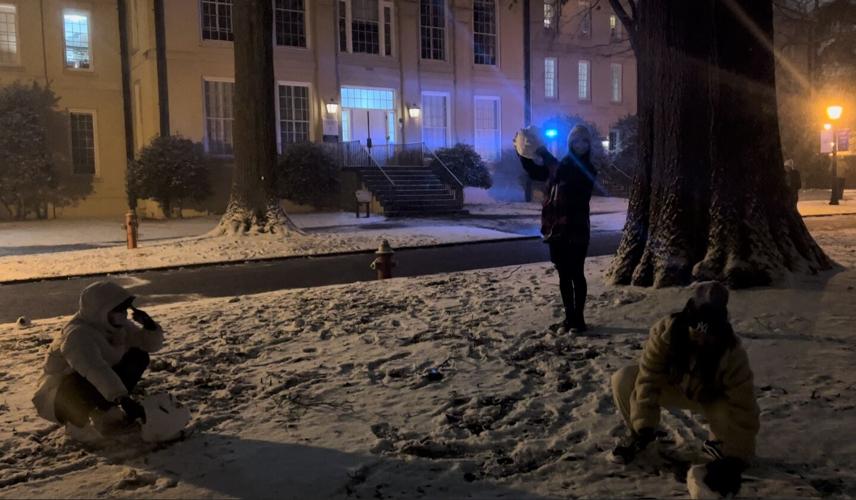 Snow sparks impromptu party on UofSC campus | Columbia | coladaily.com