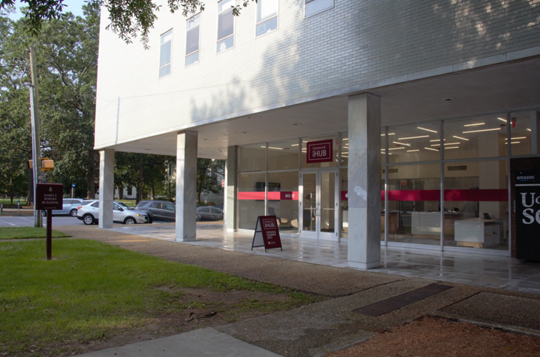 UofSC's Apple store opening Friday, managed and operated by students ...