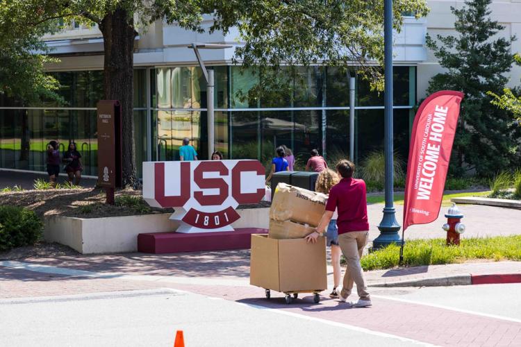 Photo Gallery: USC welcomes more students than ever before to campus ...