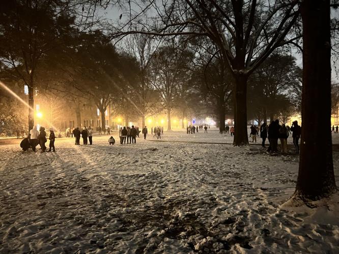 Snow sparks impromptu party on UofSC campus | Columbia | coladaily.com
