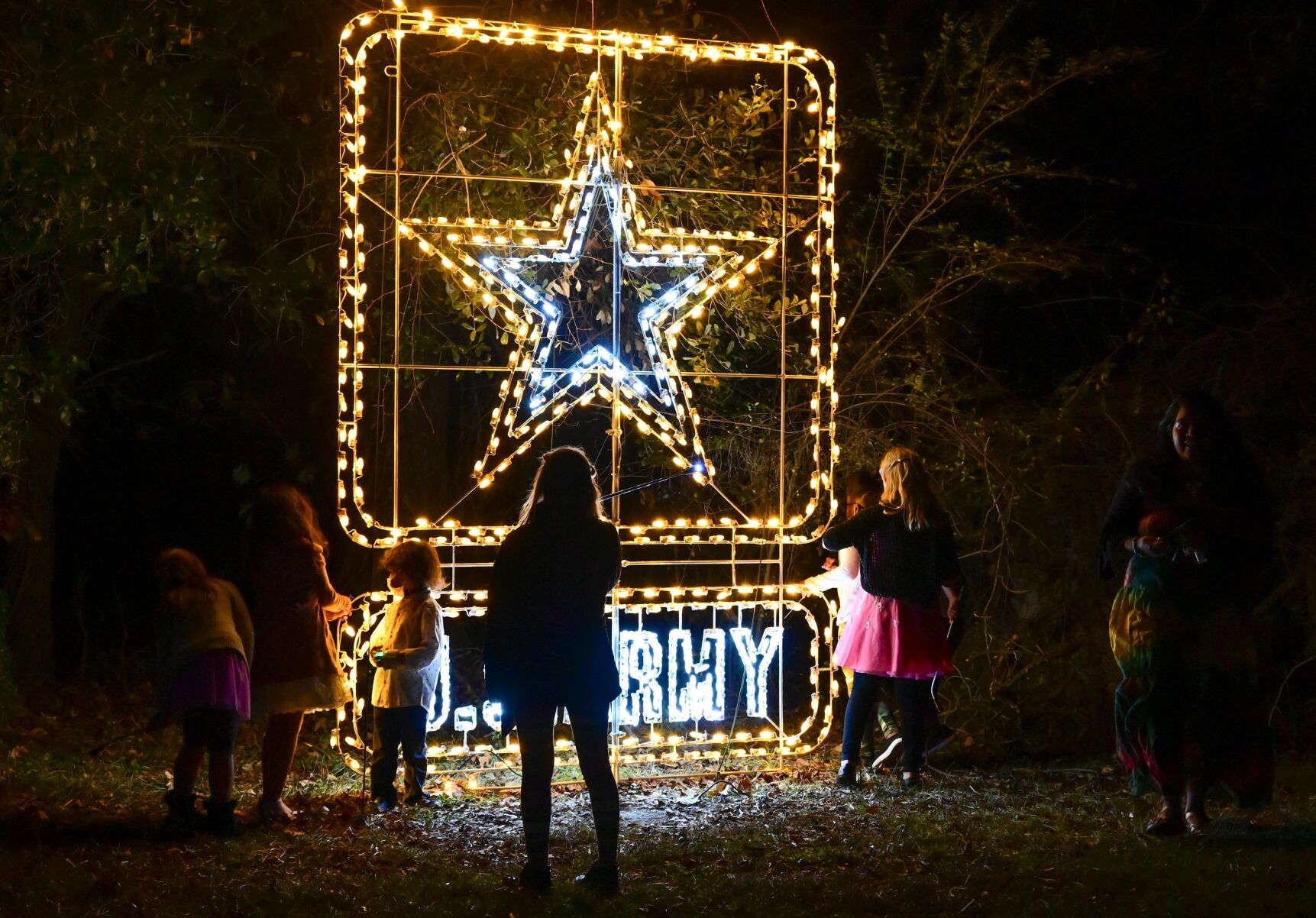 Where to see holiday lights around the Midlands | Communities ...