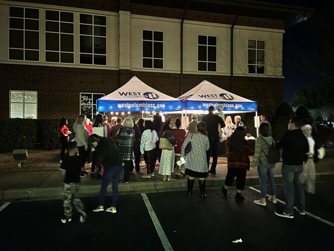 West Columbia rings in Christmas season with tree lighting | West ...