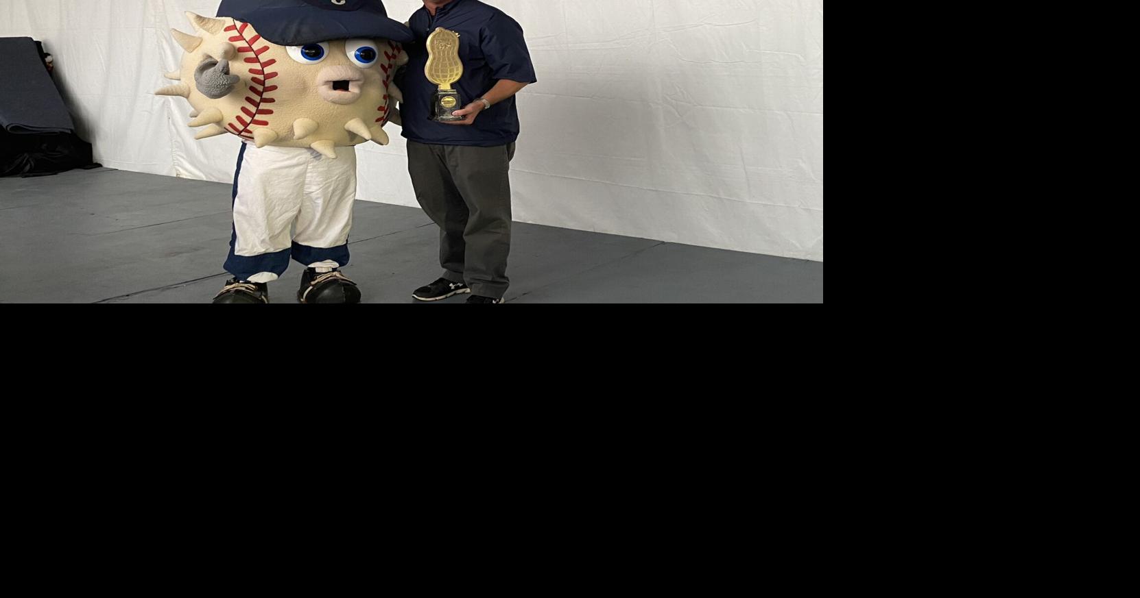 Lexington's Jay Koon claims 'Golden Peanut' trophy for second ...