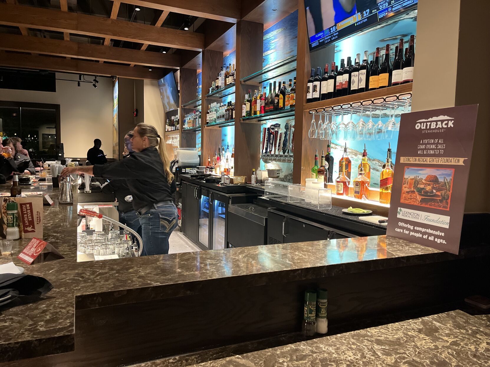 Outback Steakhouse holds grand opening in Lexington | Communities ...