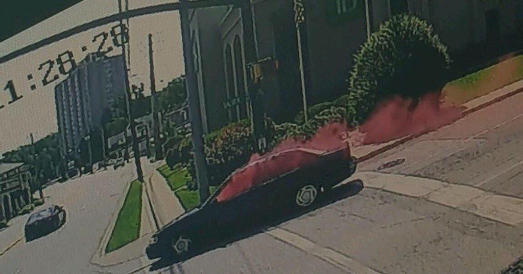 Dye pack explodes in alleged robbers’ car after bank robbery | Archive ...