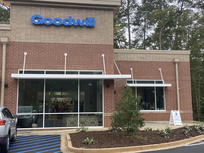 Goodwill holds grand opening in Chapin | Business | coladaily.com