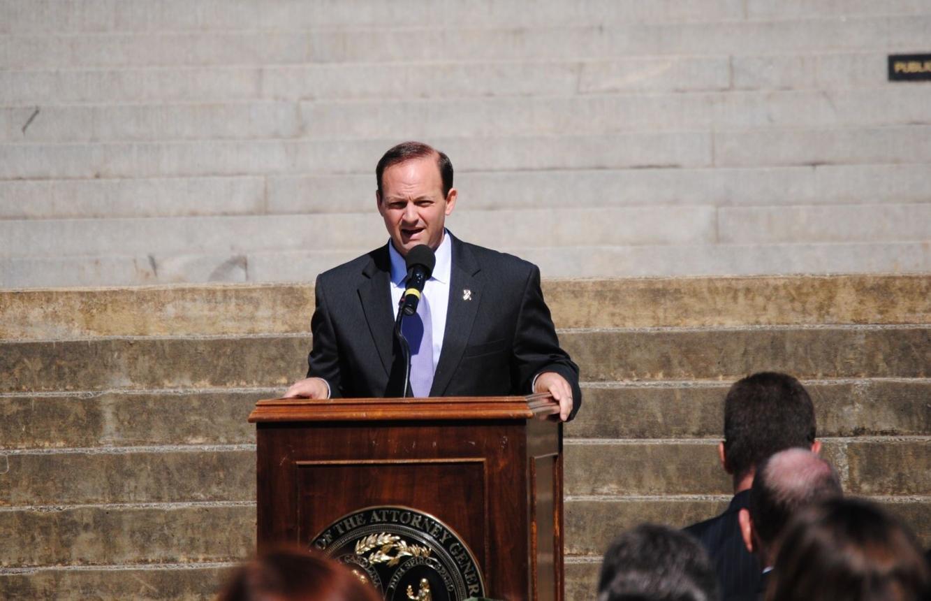 Alan Wilson urges Congress to combat prison cell phone threats ...