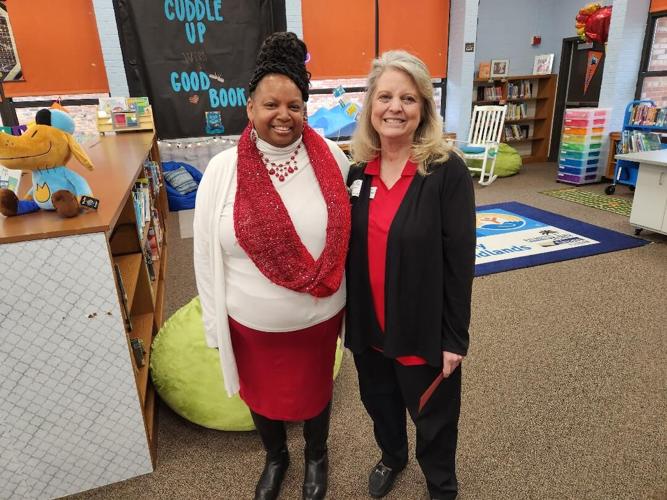 John P Thomas Elementary gets a boost of holiday cheer from Office Depot | Columbia | coladaily.com