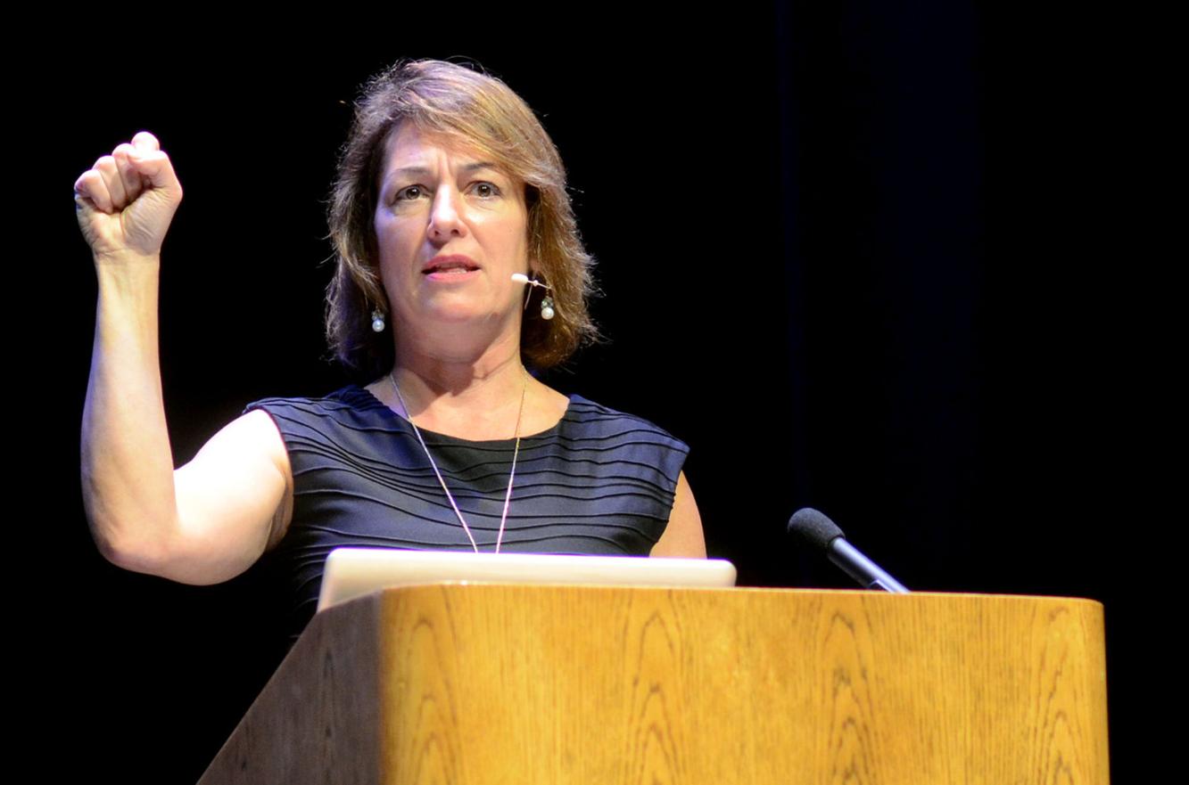 Washington Post reporter, Pulitzer winner Carol Leonnig speaks at ...