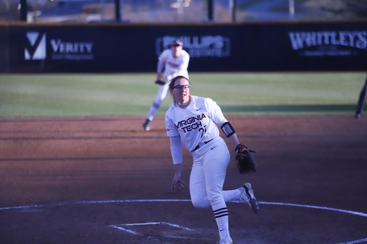 VT Softball vs Elon | Gallery | collegiatetimes.com