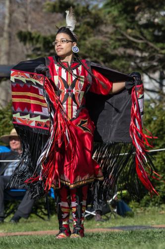 Native Americans from the Monacan Indian Nation showcase their music to ...