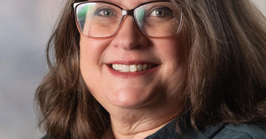 Trish Oberweis, PhD, Wins SIUE’s 2025 Paul Simon Outstanding Teacher ...