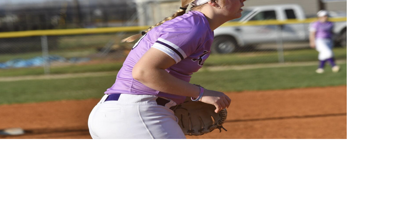 Collinsville Plays Edwardsville Close To End In Girls Softball Game ...